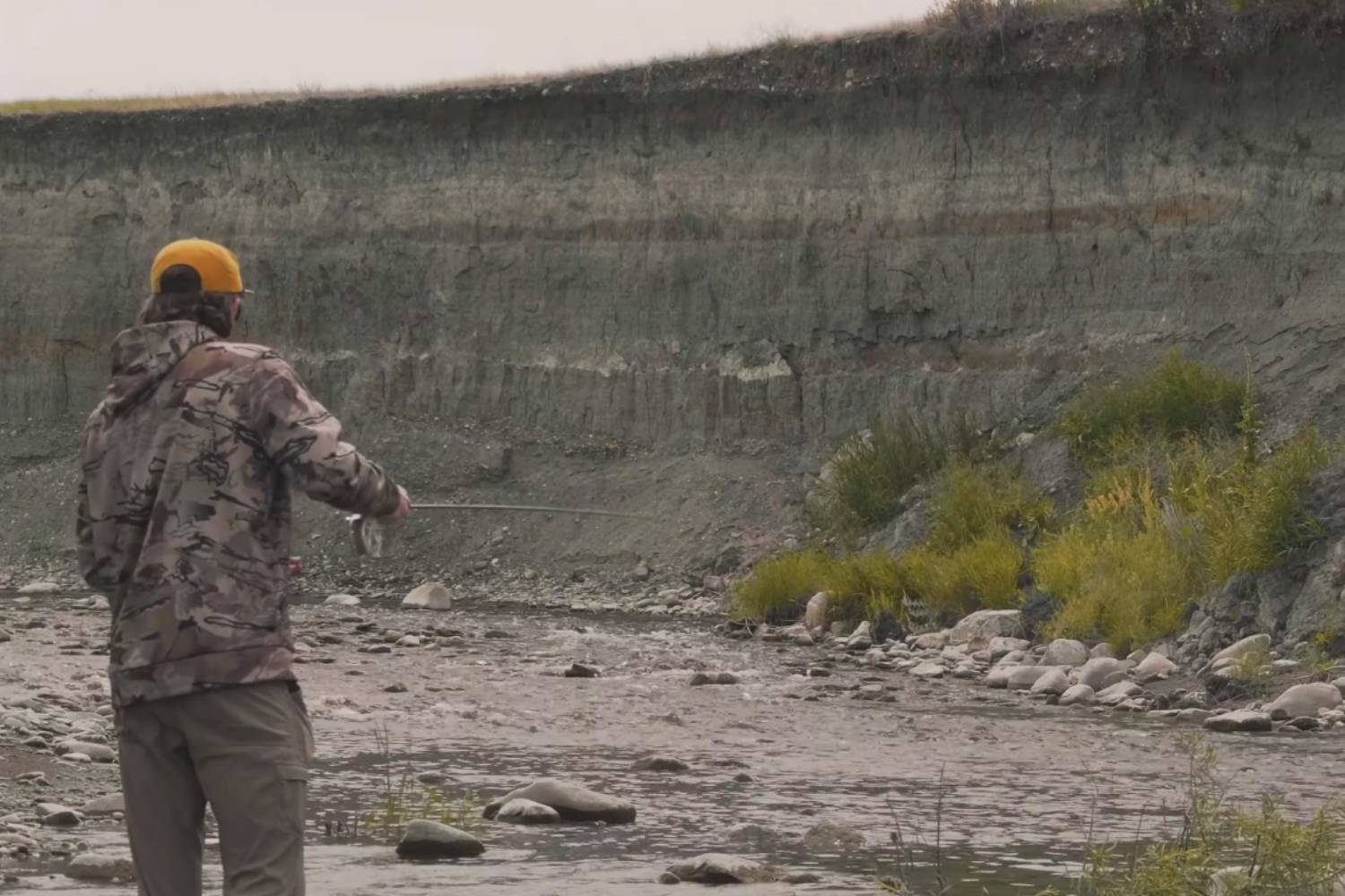 How to Cast a Fly Rod (2 Minute Guide for Accurate Casting)