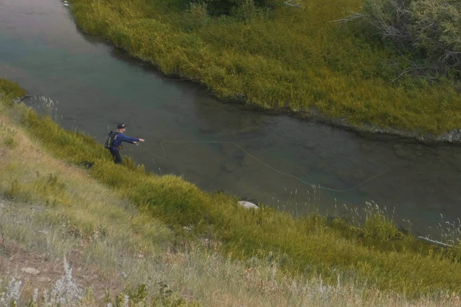 How to Cast a Fly Rod (2 Minute Guide for Accurate Casting)